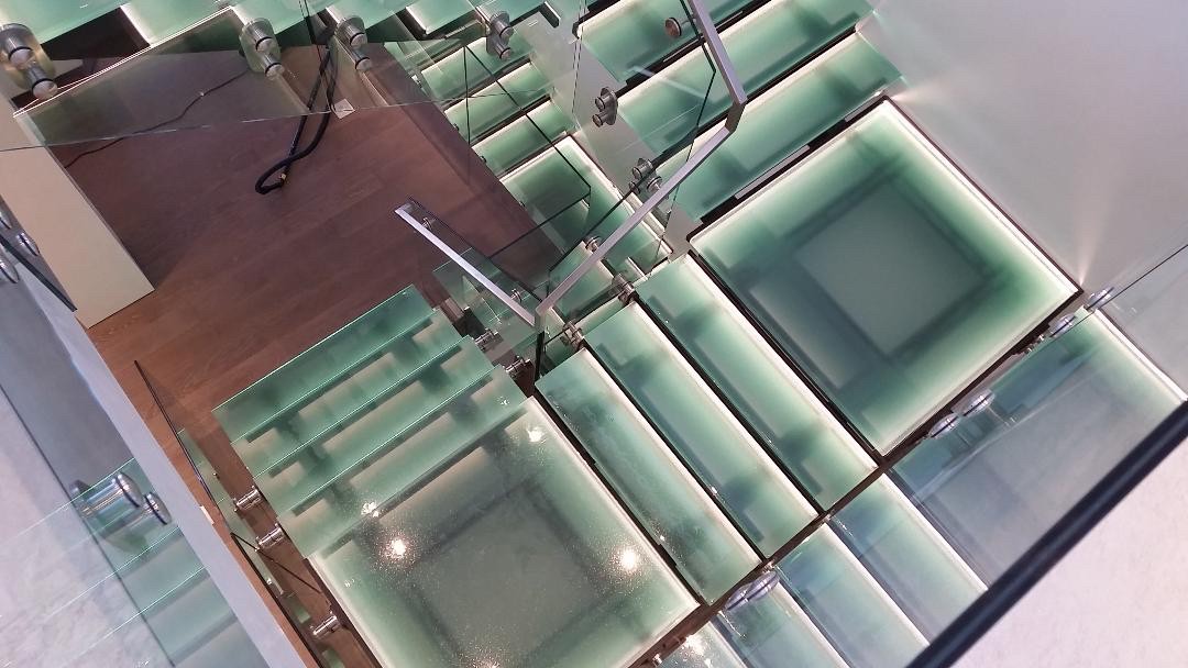 Glass staircases | Glass Treads | Jockimo